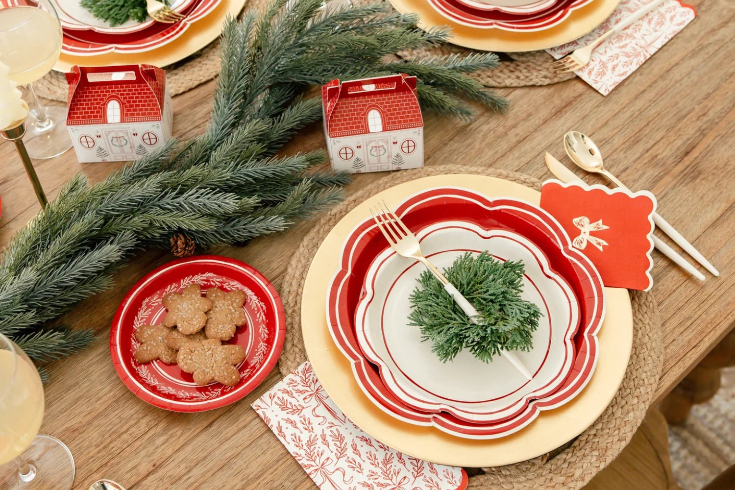10 Holiday Party Table Ideas for Christmas and Hanukkah – Moment & Co